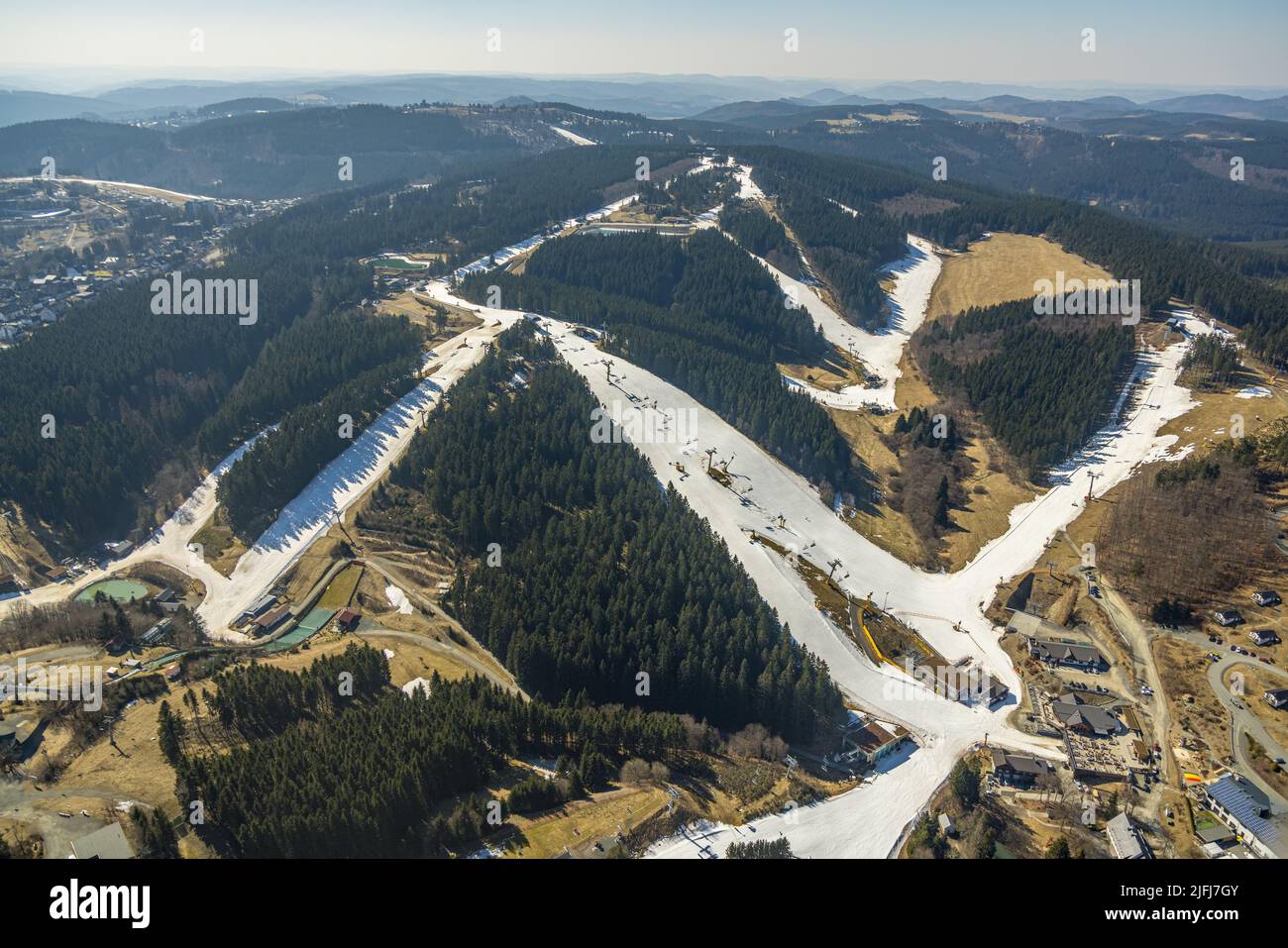 Skipiste und sessellift hi-res stock photography and images - Alamy