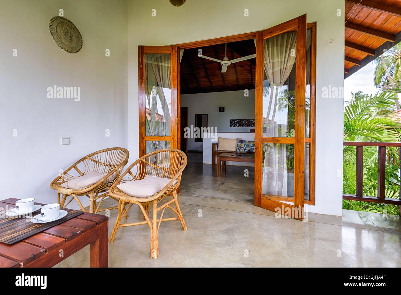 Bungalow hi-res stock photography and images - Alamy