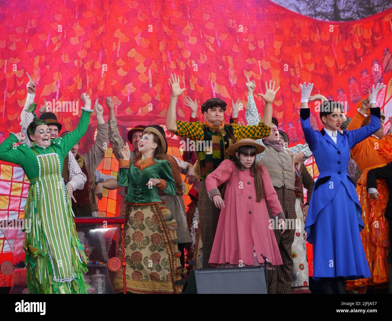 Zizi Strallen & Louis Gaunt along with the cast of Mary Poppins ...