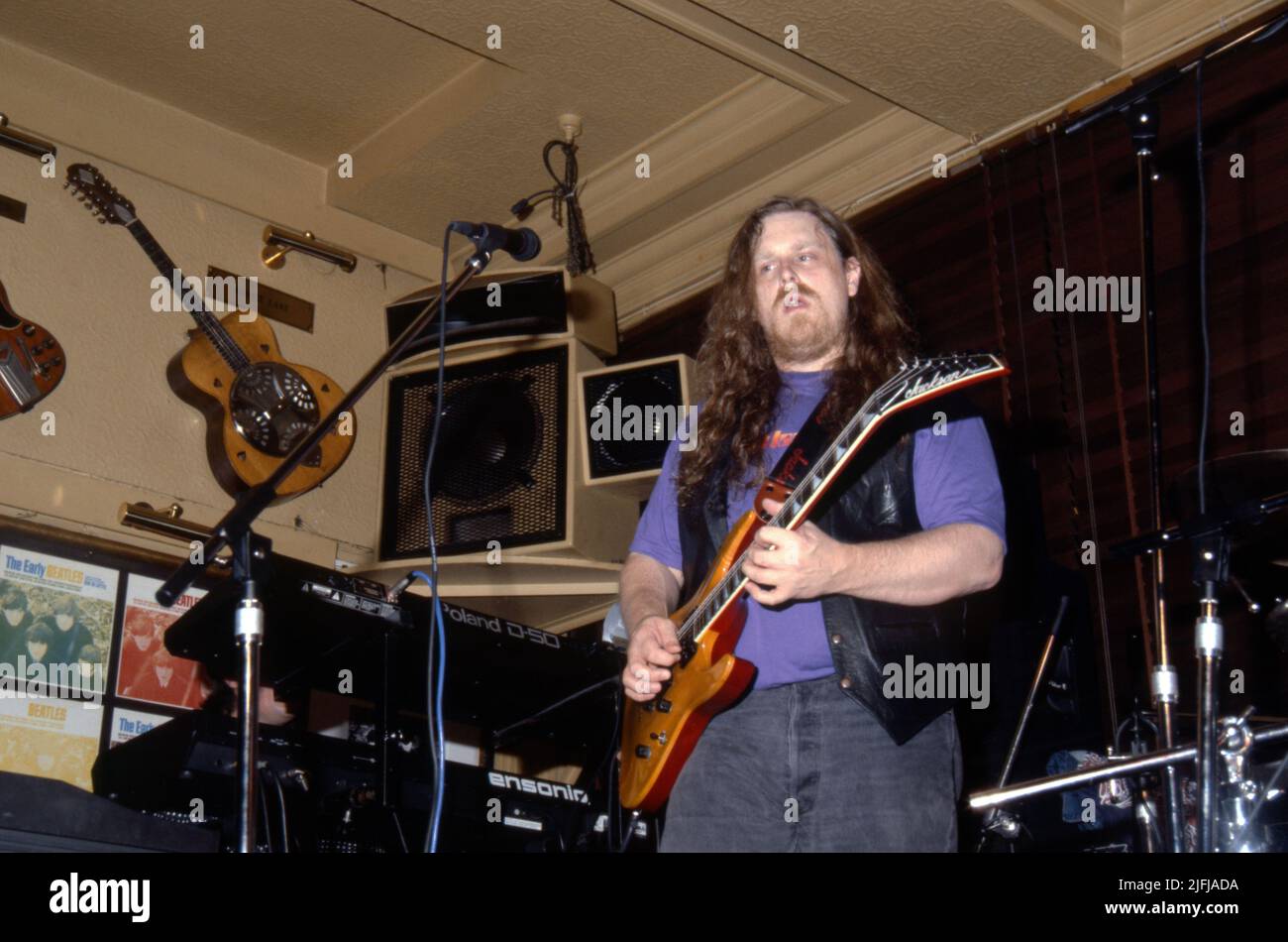 Guitarist Warren Haynes of the Allman Brothers Band performing at the ...