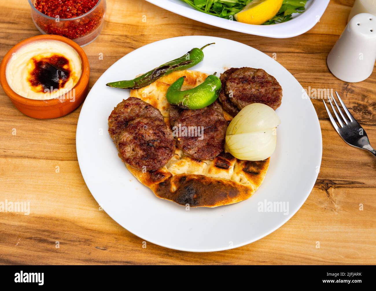 Turkish traditional kofte. Spicy kebab with pita and vegetables Stock ...
