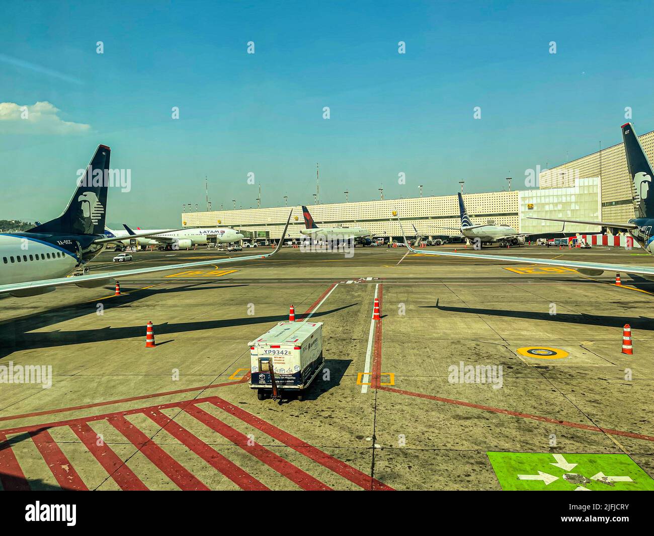 Aerolina aeromexico hi-res stock photography and images - Alamy