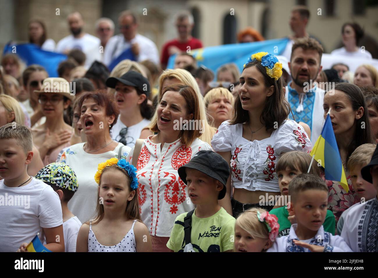 Cracow, Poland. 28th June, 2022. People seen singings during the record ...