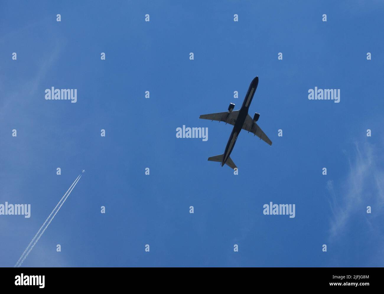 Two Jets Overhead Stock Photo - Alamy
