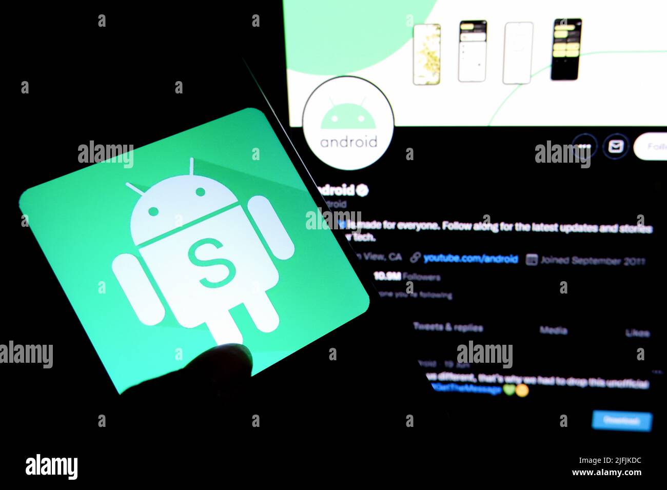 Android twitter page hi-res stock photography and images - Alamy