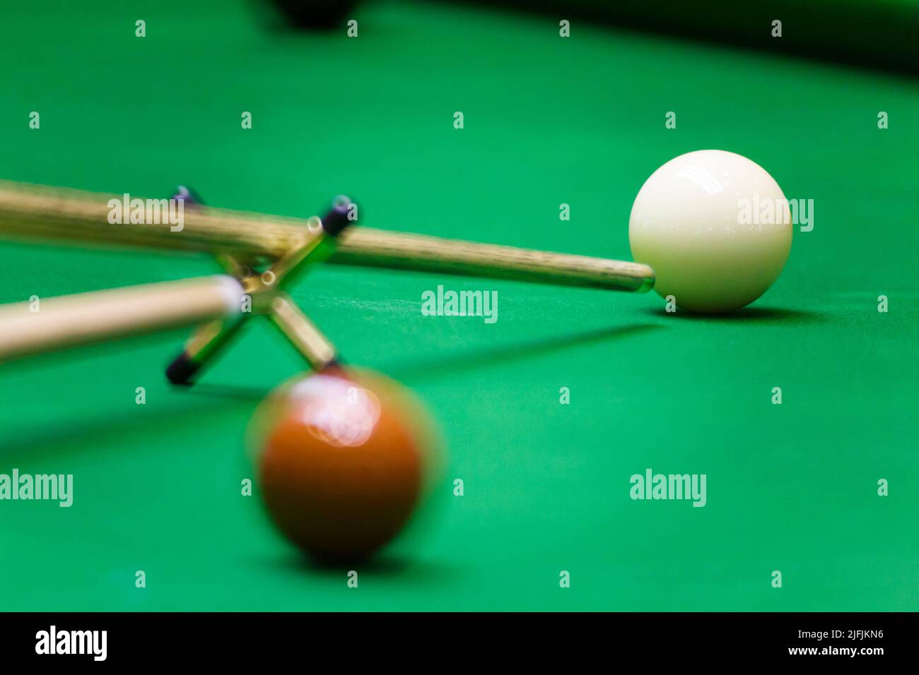 Snooker game hi-res stock photography and images - Alamy