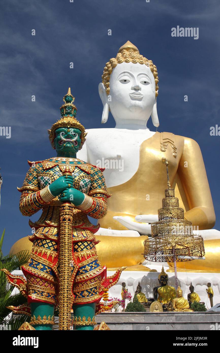 Buddha statue and guardian giant Stock Photo - Alamy