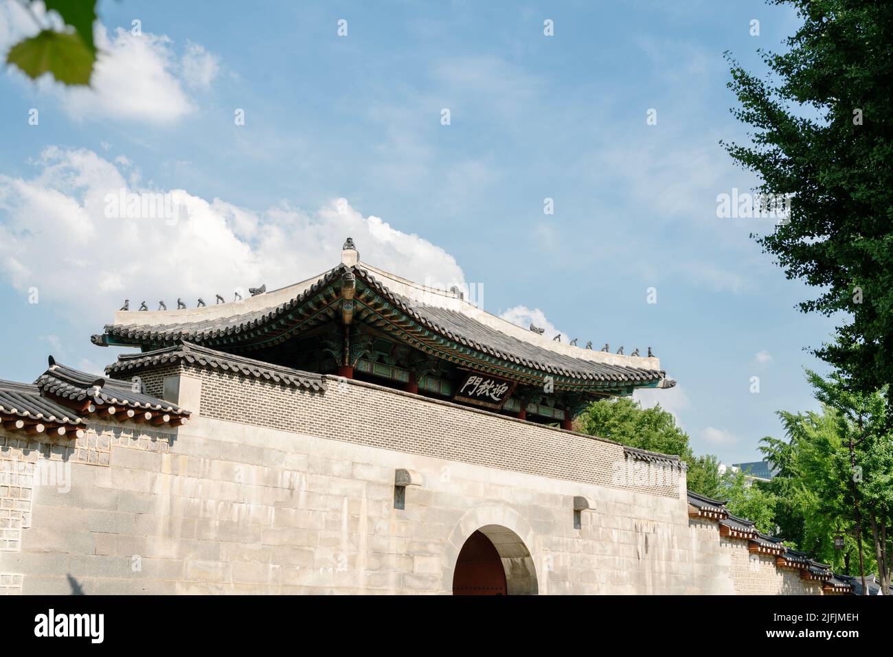 Traditional gate of Gyeongbokgung Palace in Seoul, Korea Stock Photo ...
