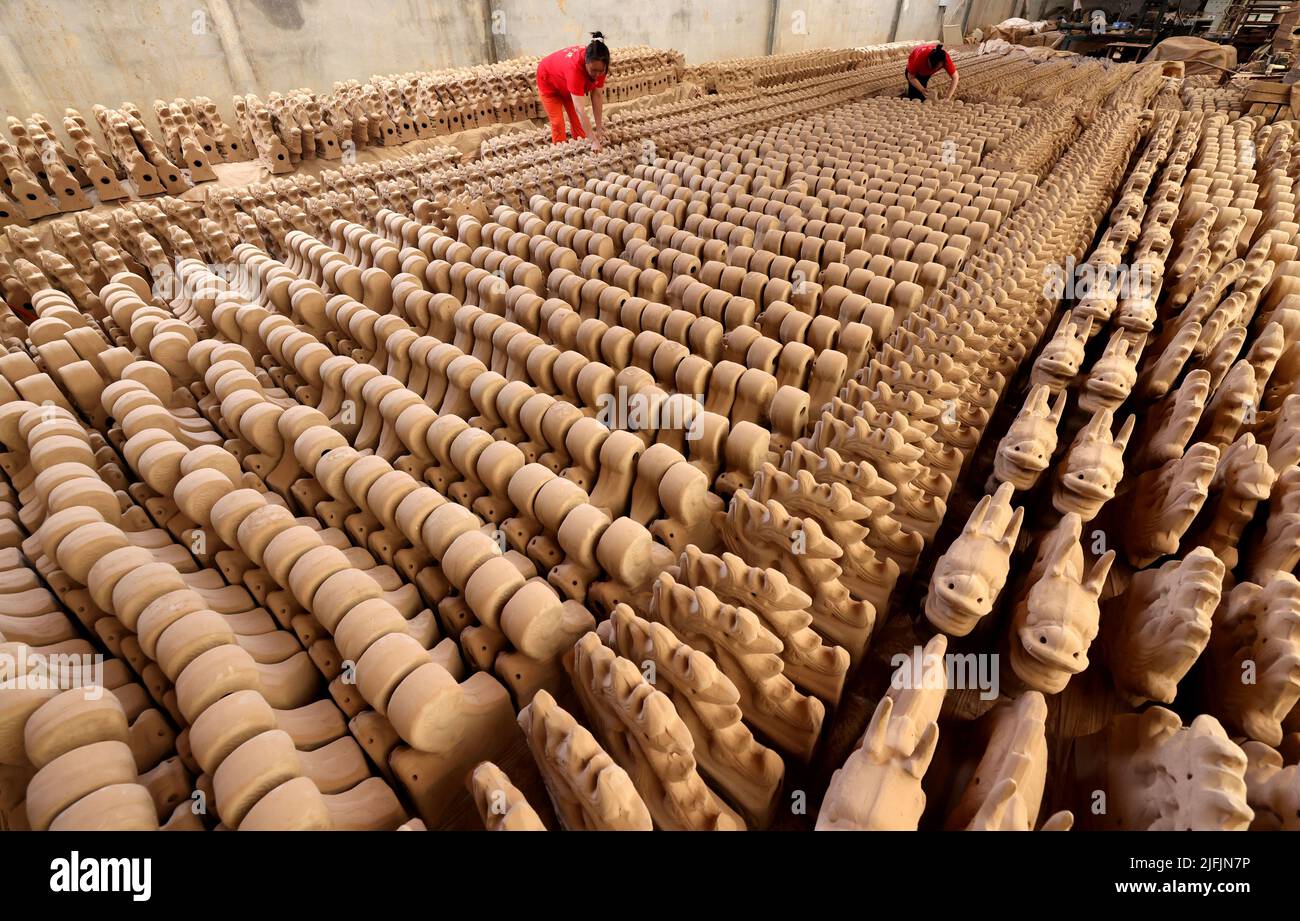ZAOZHUANG, CHINA - JULY 3, 2022 - A folk artist checks the dry ...
