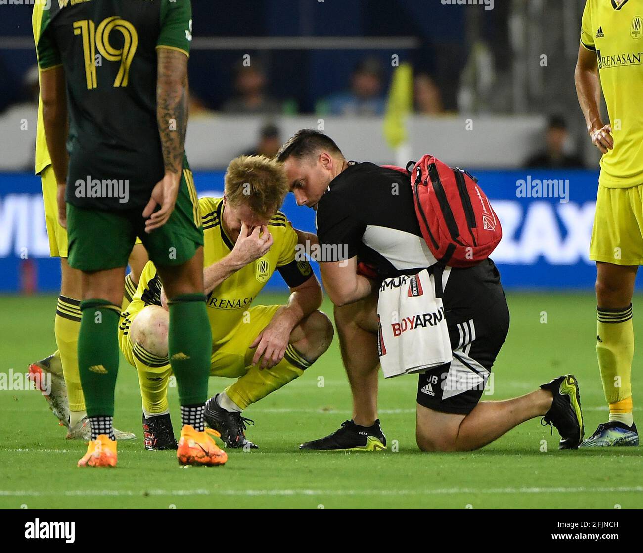 Getting hit over the head hi-res stock photography and images - Alamy