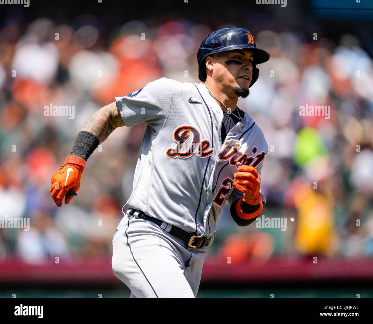 Detroit Tigers Infielder Javier Báez (28) runs to first base during an ...