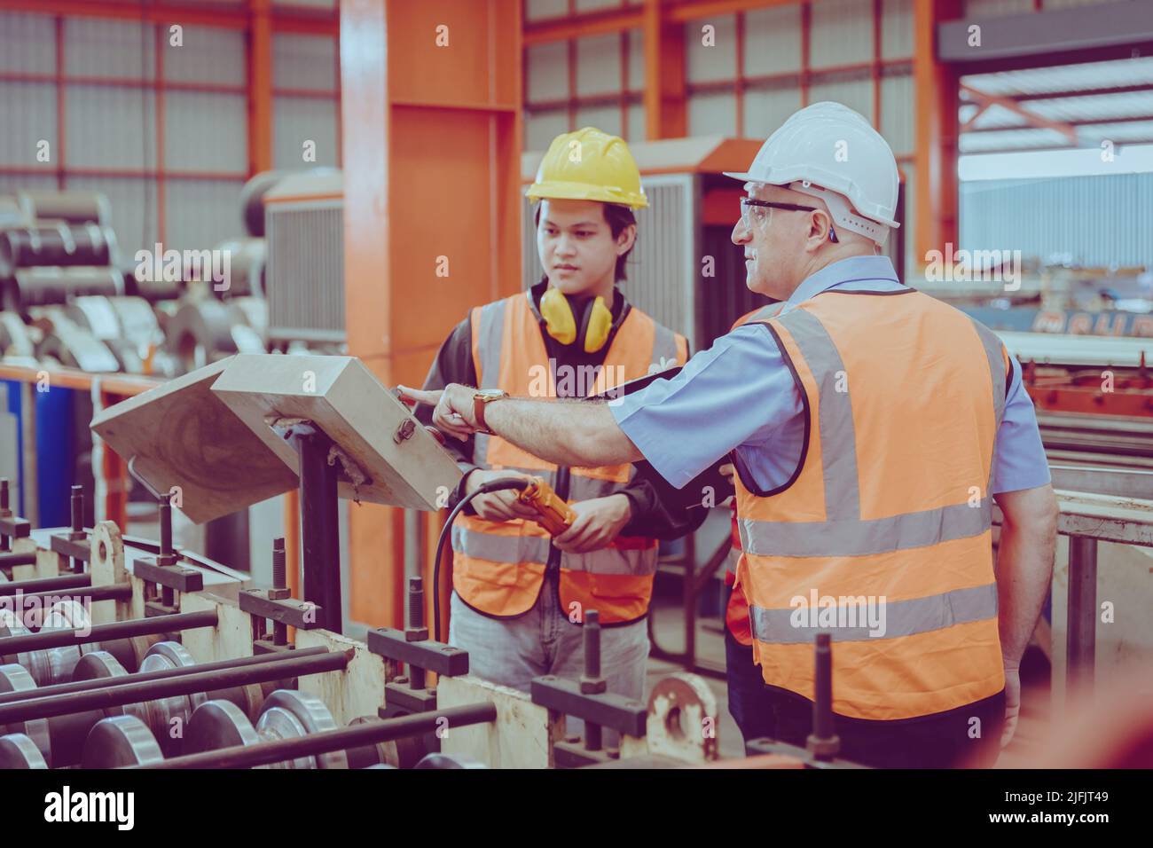 Senior Engineer Training Heavy Industry Worker workman service team ...