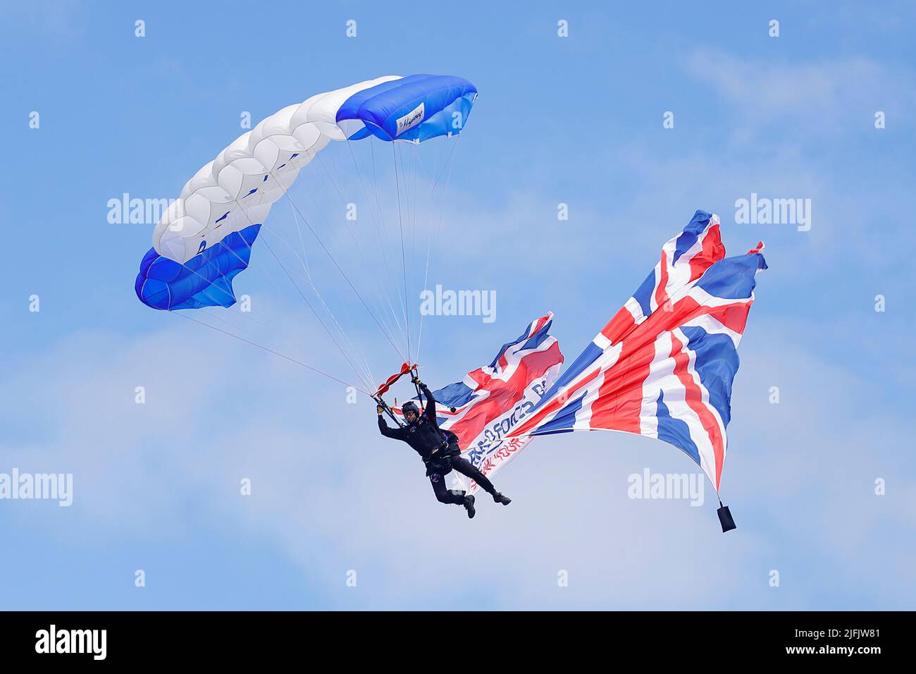 Parachute wings hi-res stock photography and images - Alamy
