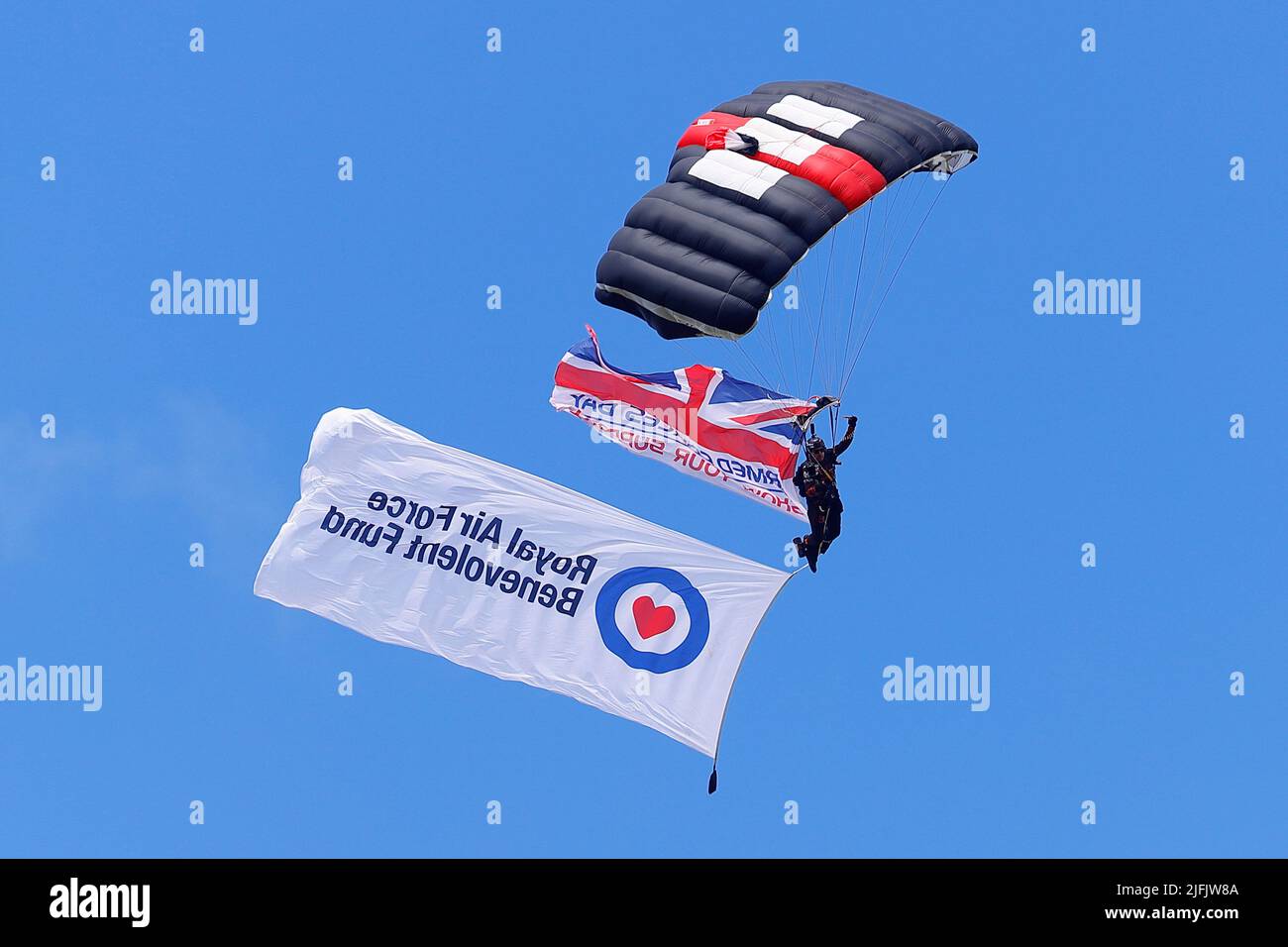 Parachute wings hi-res stock photography and images - Alamy