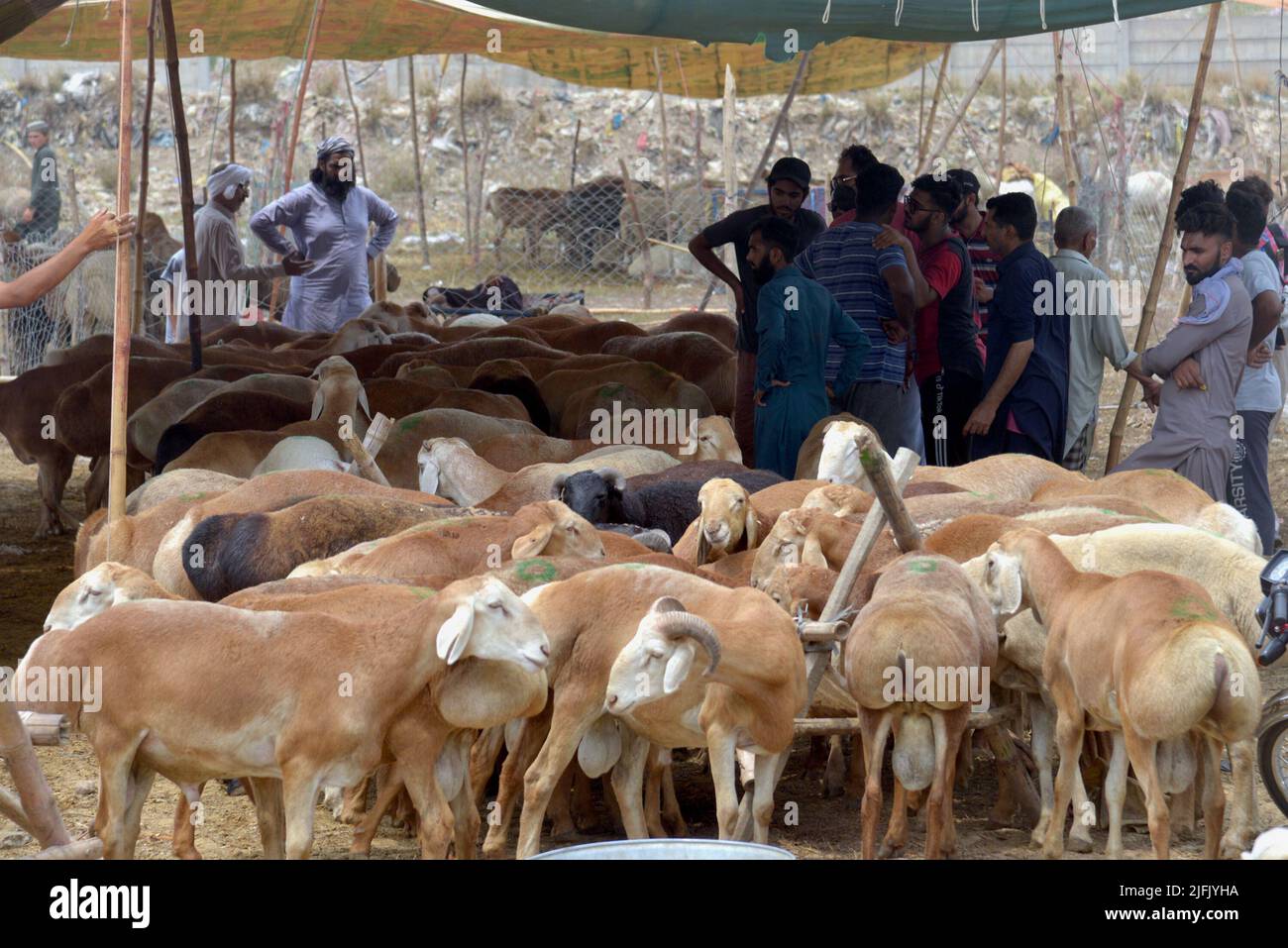 Lahore, Punjab, Pakistan. 3rd July, 2022. Pakistani vendor display ...