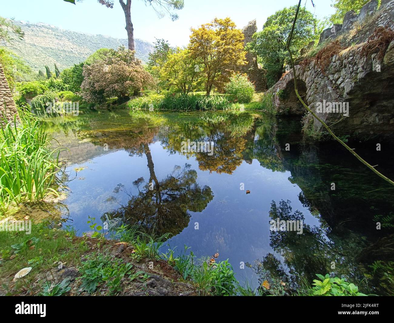 Ninfa's Garden in Italy - A Perfect Mix Between Flora, fauna, water and ...