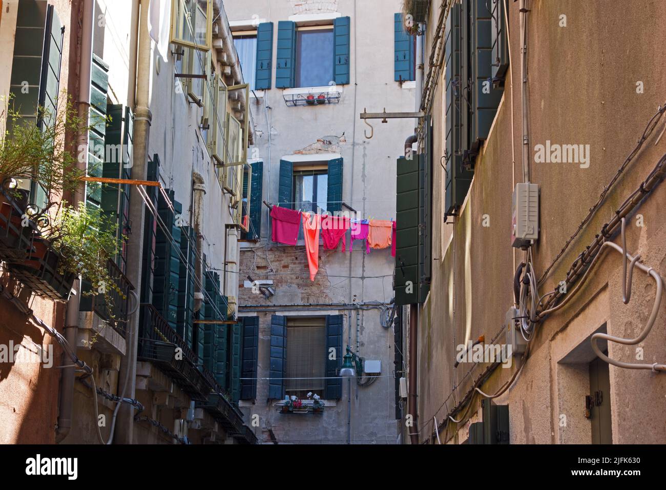 Beautiful traditional narrow alleyways hi-res stock photography and ...