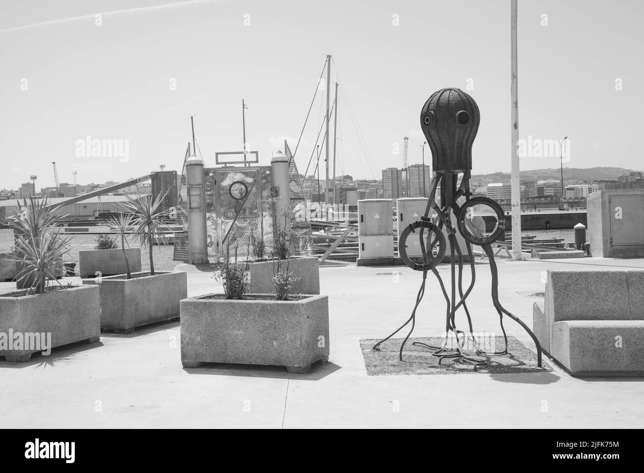 Octopus installation hi-res stock photography and images - Alamy