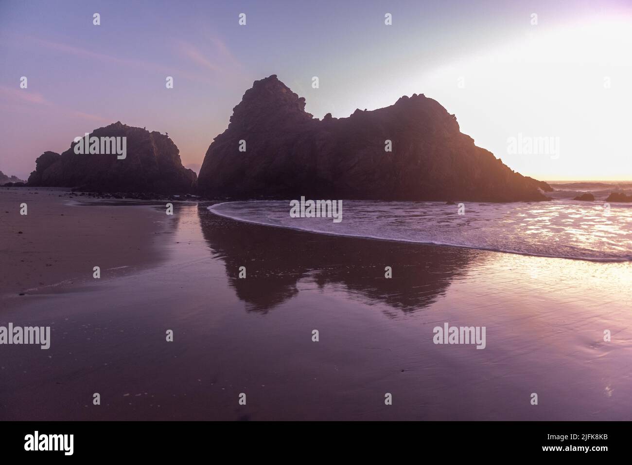 Sunset at Pfeiffer Beach, near Big Sur, showing the keyhole rock Stock ...