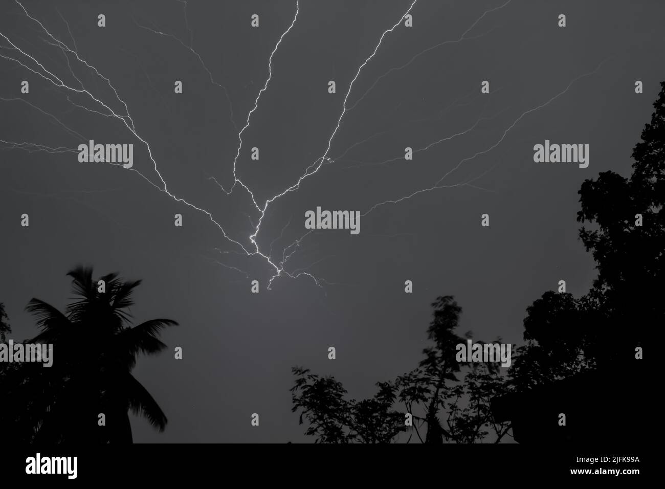 A beautiful lightning strike during a dry thunderstrom Stock Photo - Alamy