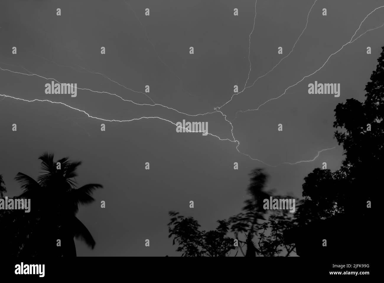 A beautiful lightning strike during a dry thunderstrom Stock Photo - Alamy