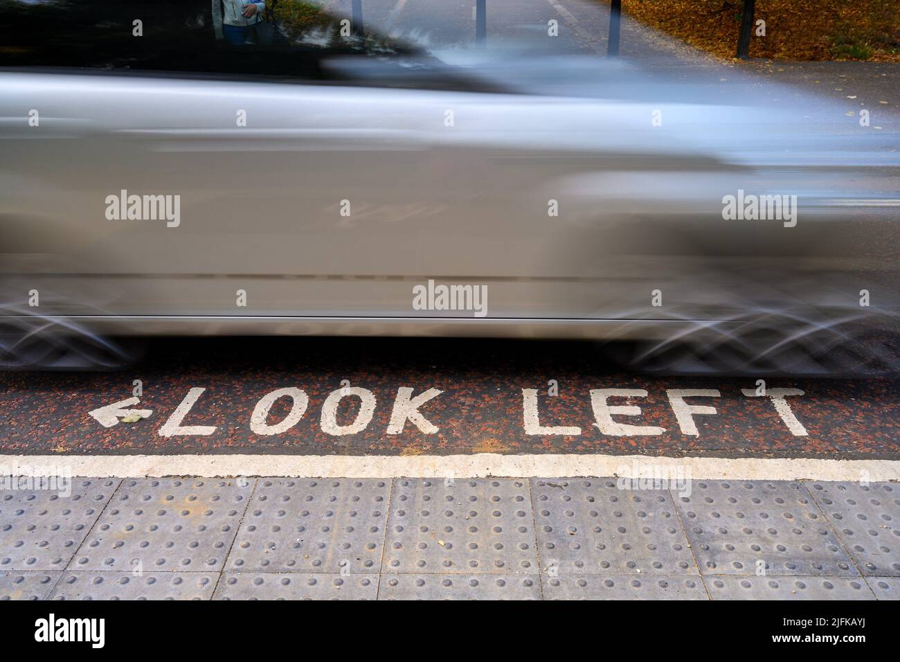 London crossroad empty hi-res stock photography and images - Alamy