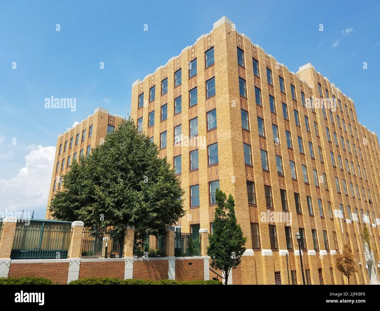 Modern brick building hi-res stock photography and images - Alamy
