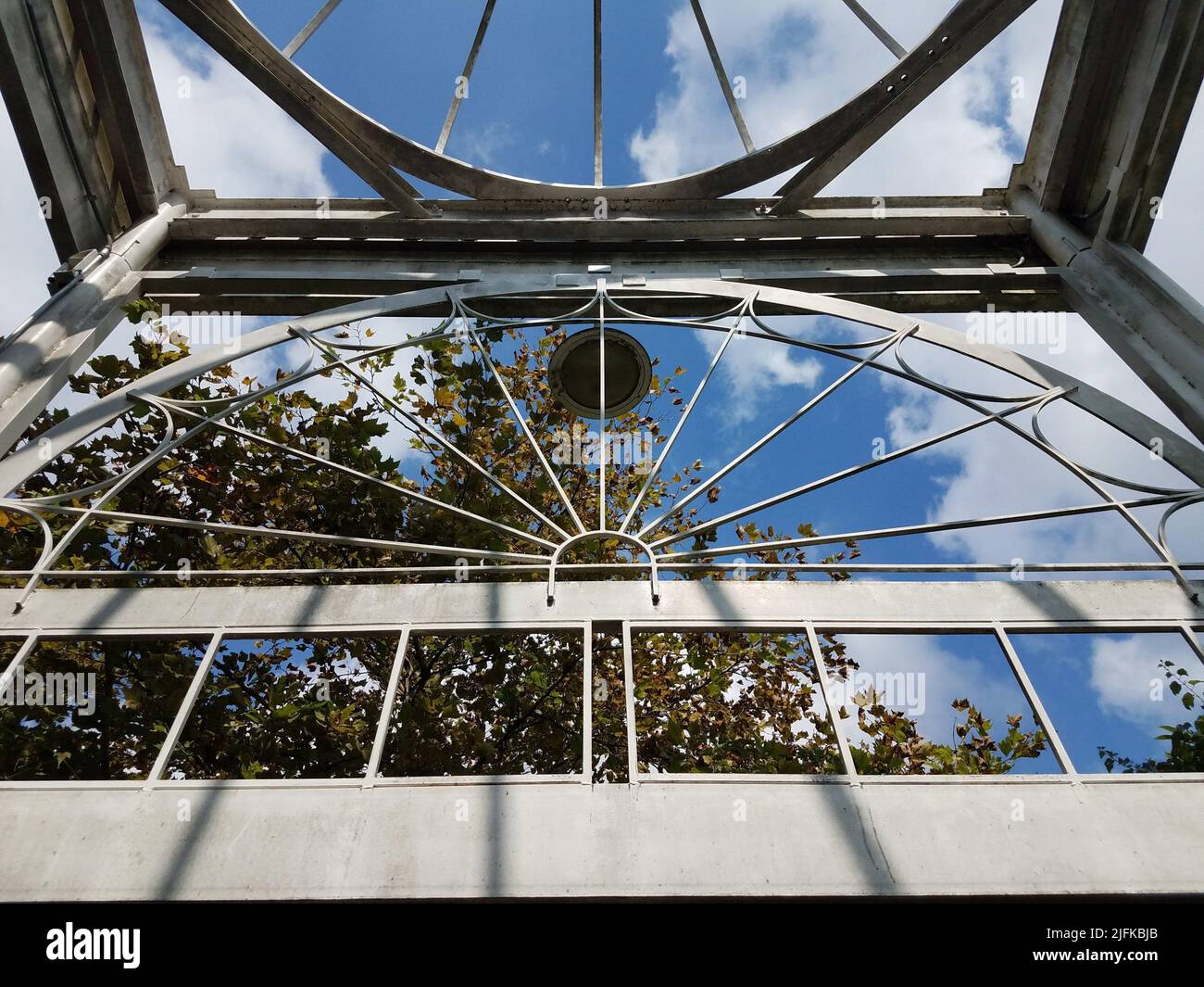 Circular structure hi-res stock photography and images - Alamy