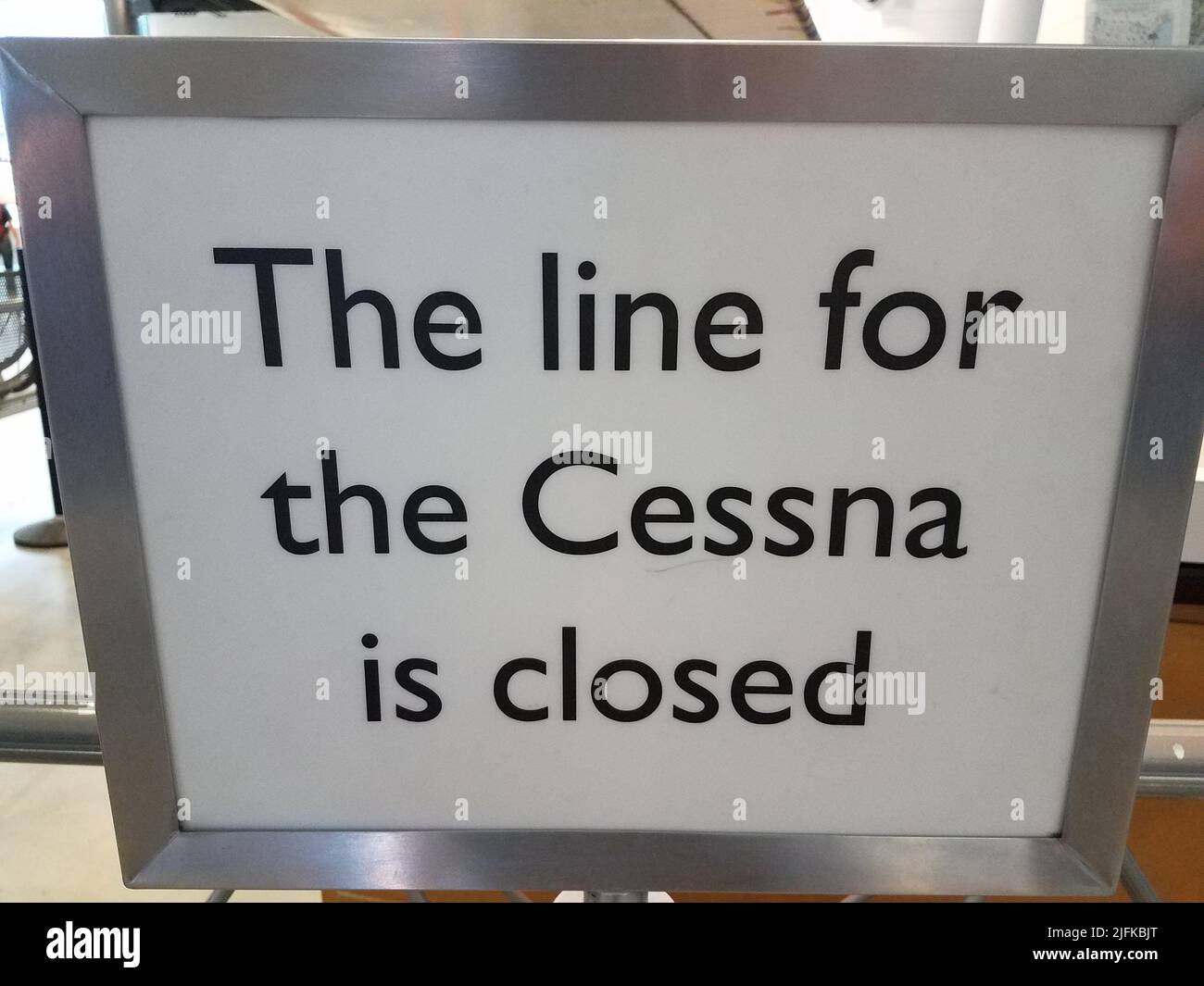 Paper closed sign hi-res stock photography and images - Alamy