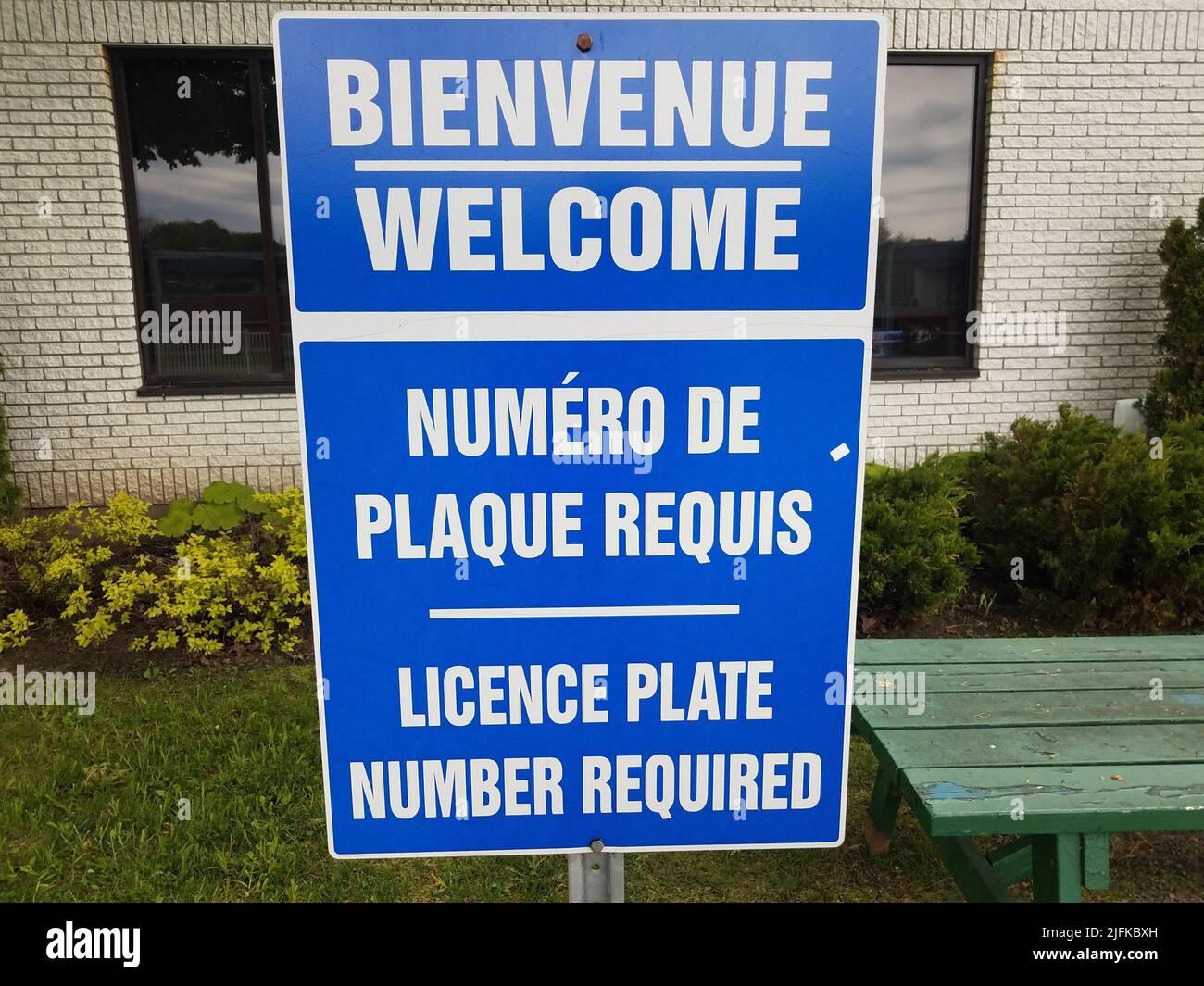 English border sign hi-res stock photography and images - Alamy