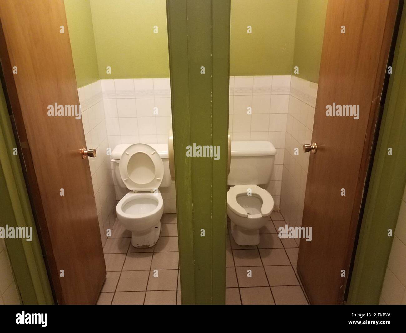 Two toilets hi-res stock photography and images - Alamy