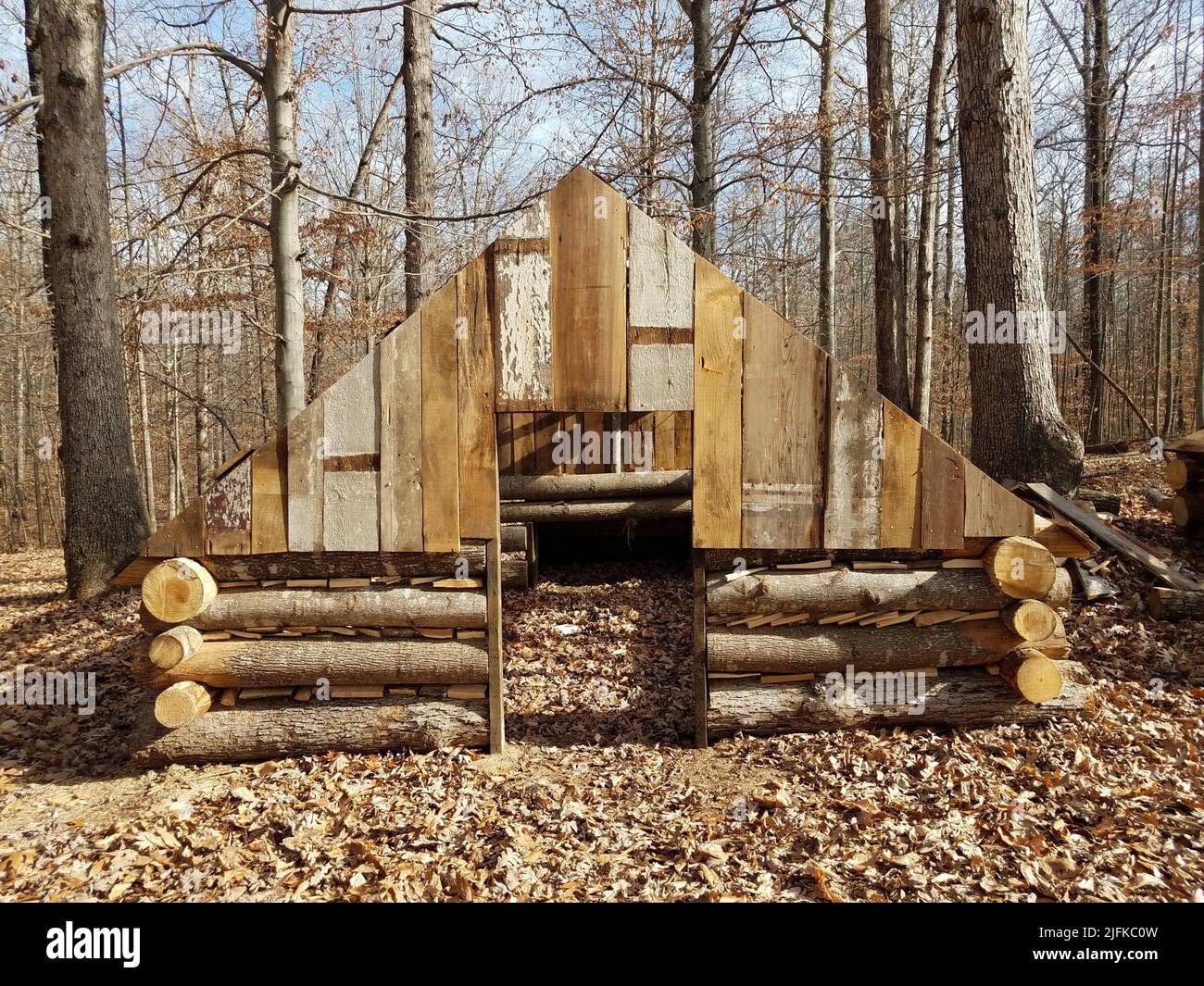 wood or log cabin building or structure in the forest or woods Stock ...