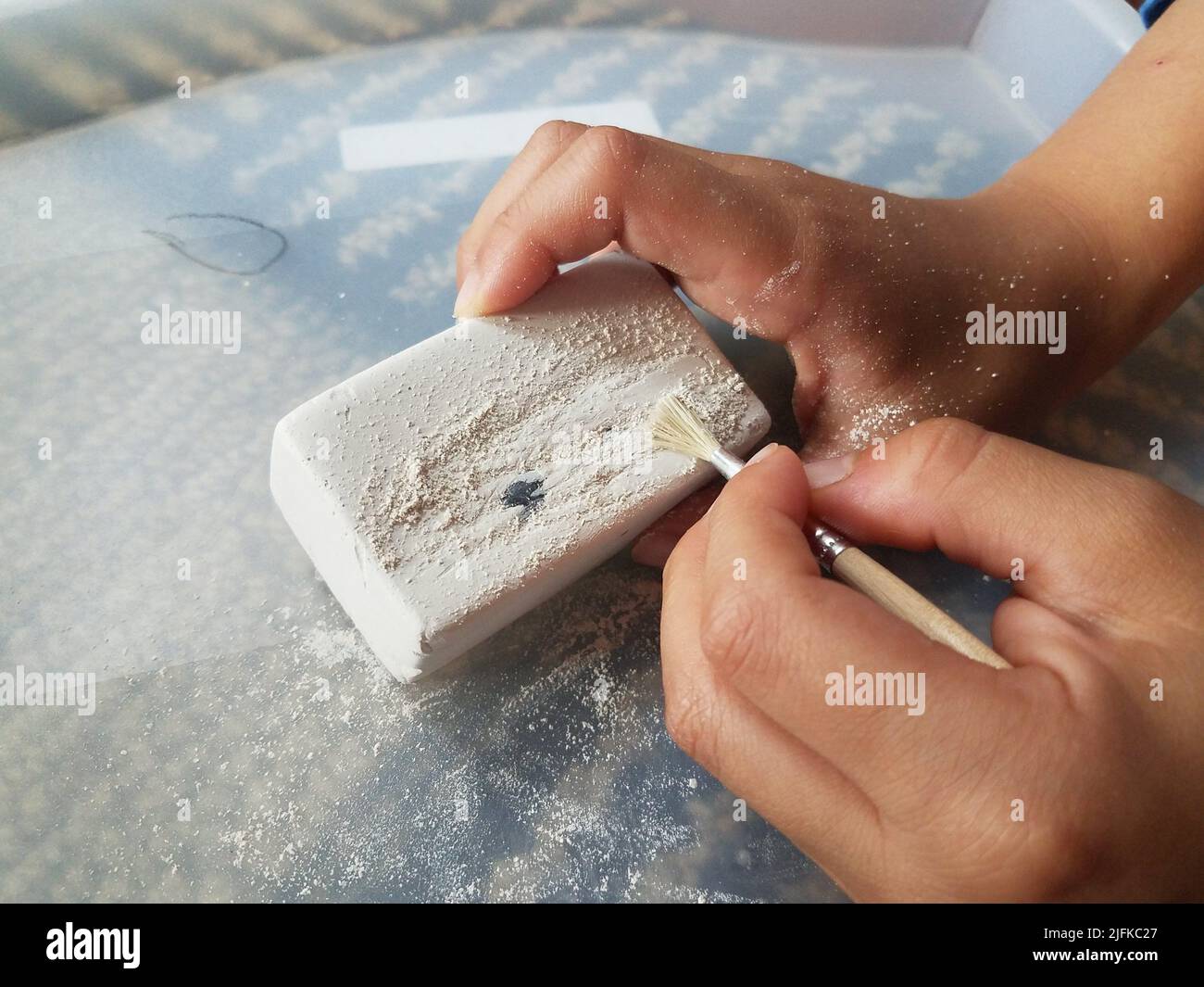 Hand holding chalk stone hi-res stock photography and images - Alamy
