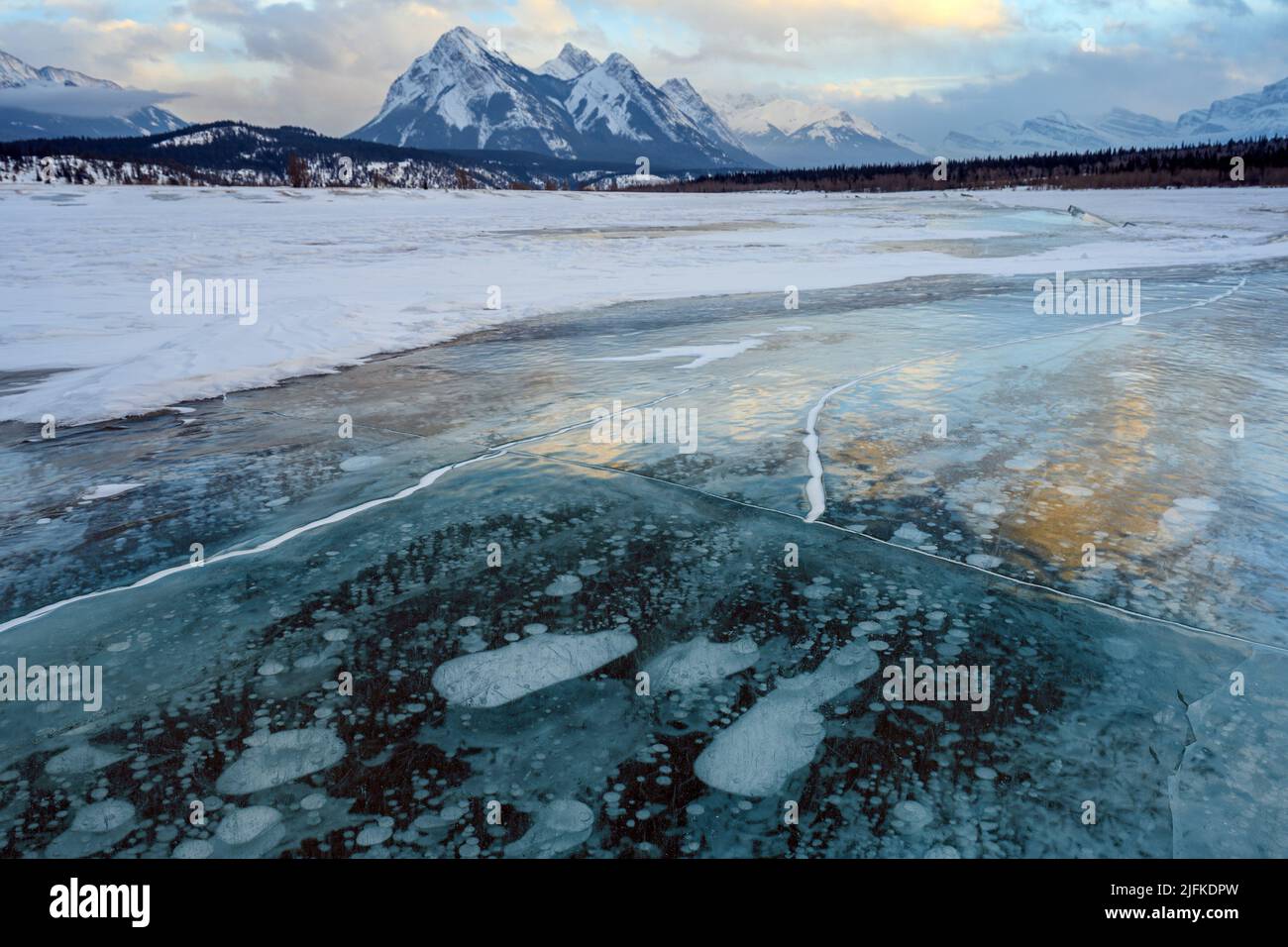 Folded ice hi-res stock photography and images - Alamy