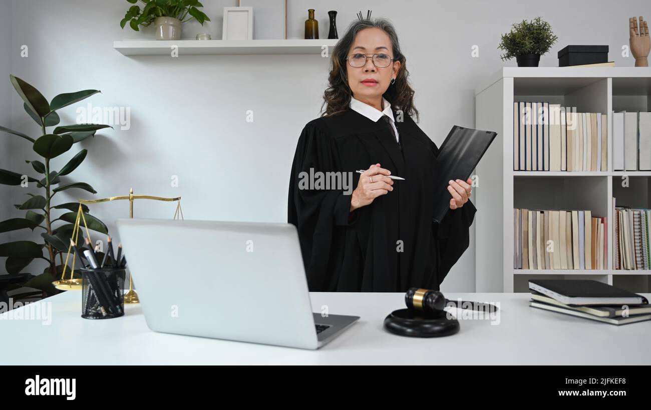 Document camera courtroom hi-res stock photography and images - Alamy