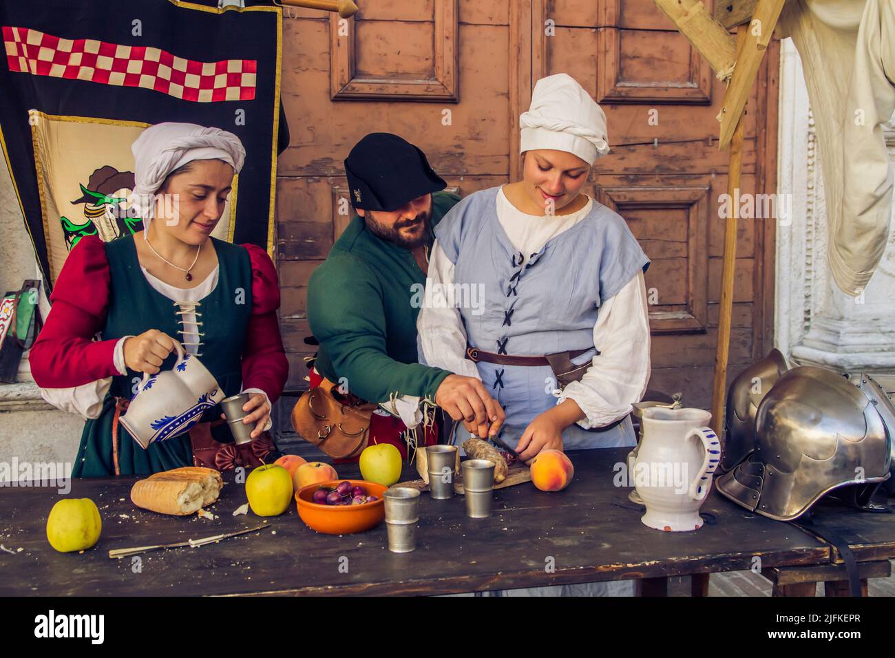 15th century kitchen hi-res stock photography and images - Alamy