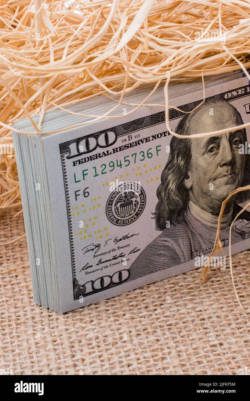 Banknote pile hi-res stock photography and images - Alamy