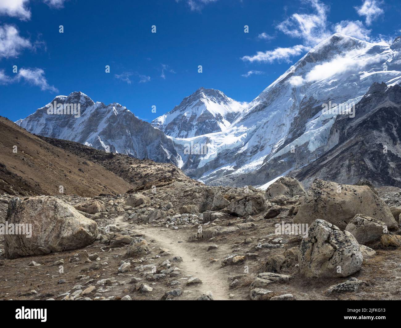 Khumbutse (6636m) (l), Changtse (7543m) (m) and the West Shoulder (r ...
