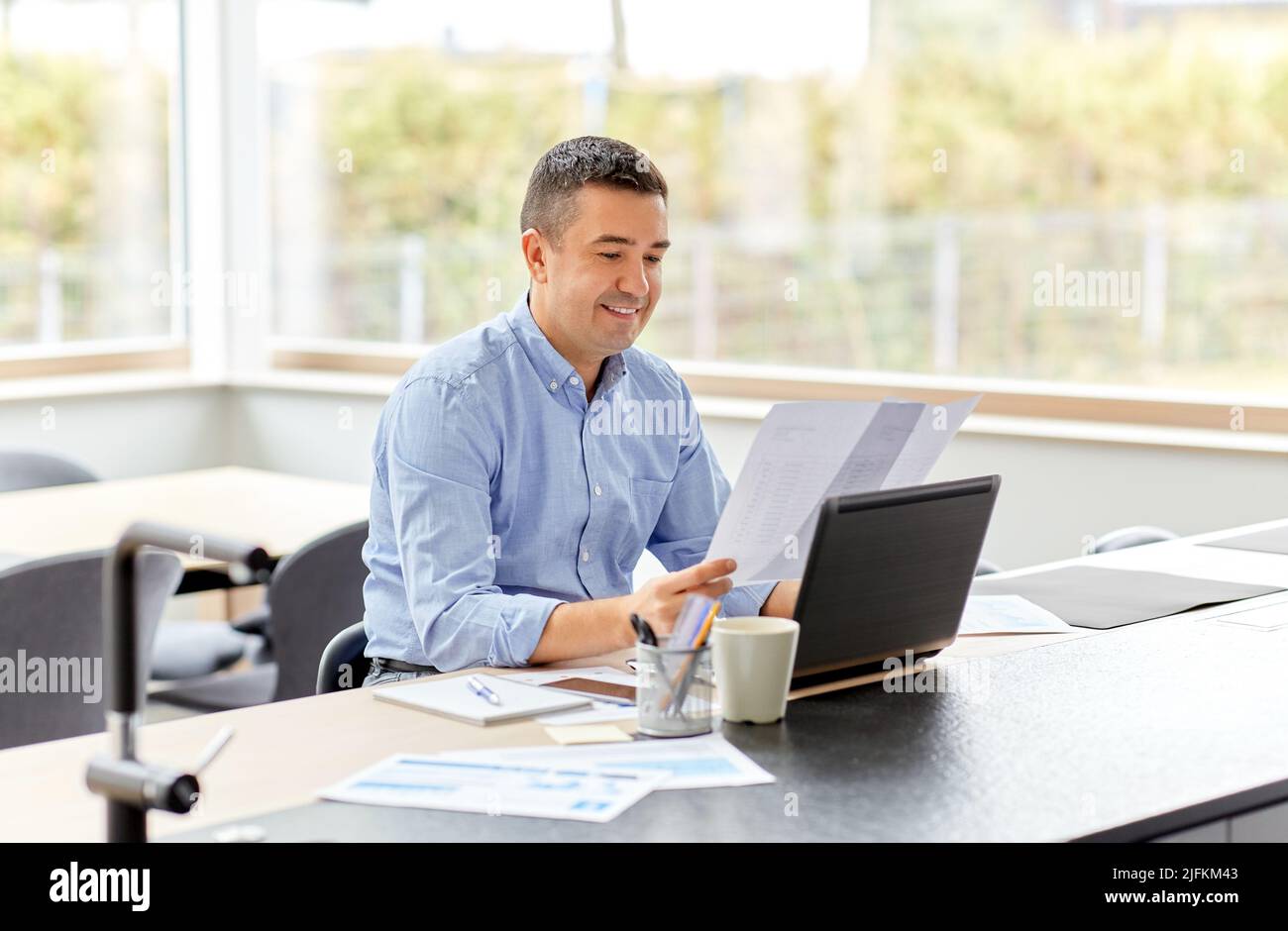 Man office desk papers hi-res stock photography and images - Alamy