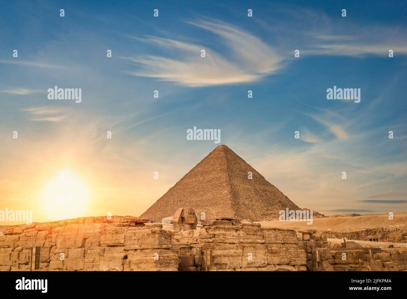 Evening sun over pyramid and sphinx in Giza Stock Photo - Alamy