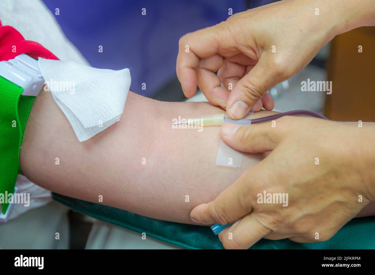 Nurse taking blood draw in hospital Stock Photo - Alamy