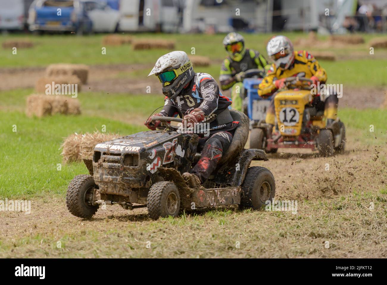 Heddington, Wiltshire, UK. 3rd July 2022. Racing enthusiasts compete in ...
