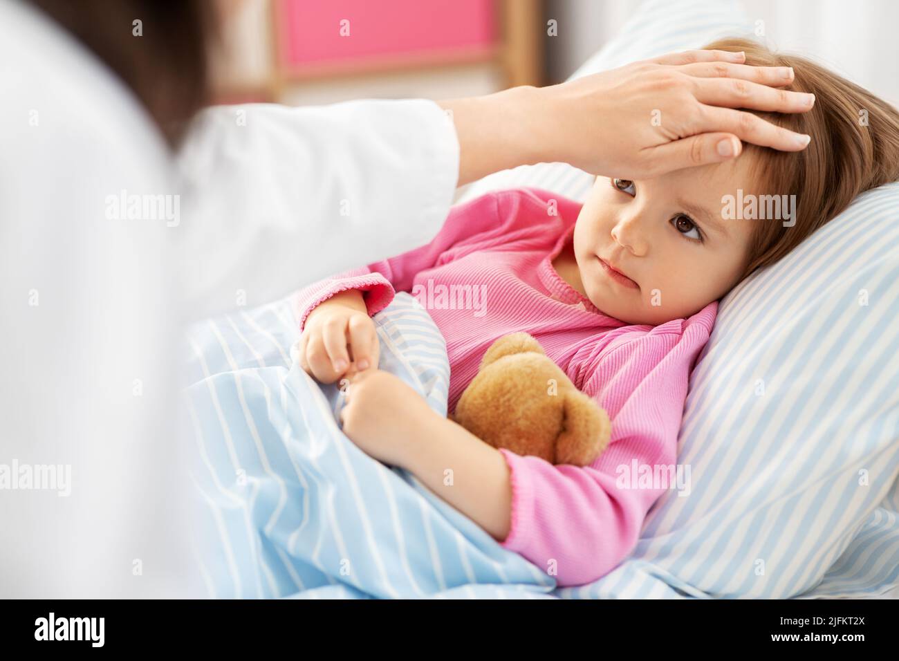 doctor measuring sick girl's temperature at home Stock Photo - Alamy