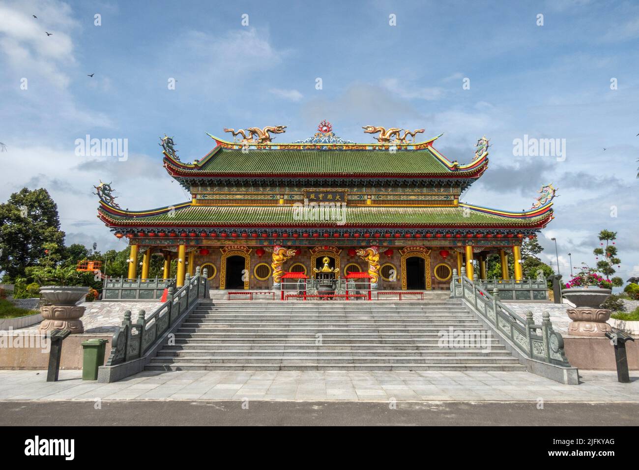 Yu Lung San Tien En Si (Jade Dragon Temple, Sibu, Sarawak, East ...