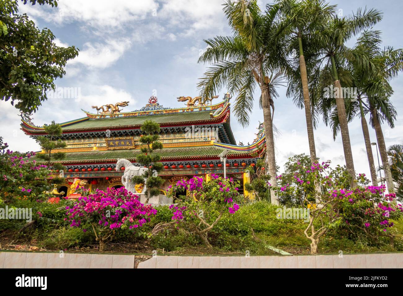 Yu Lung San Tien En Si (Jade Dragon Temple, Sibu, Sarawak, East ...