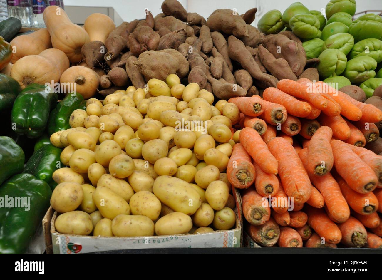 Portuguese food market hi-res stock photography and images - Alamy