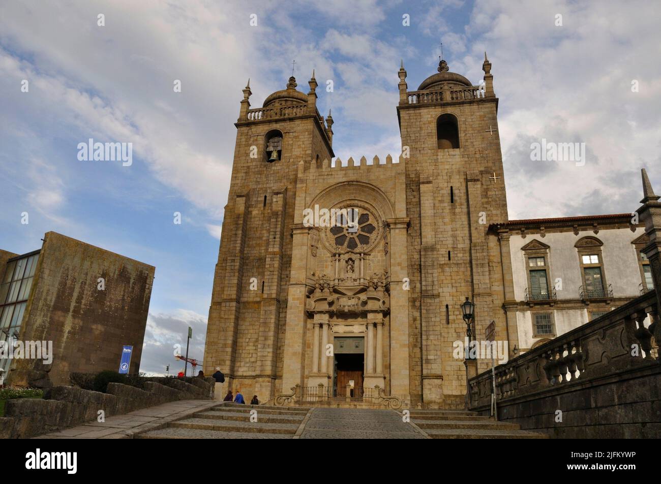 Porto cathedral in porto hi-res stock photography and images - Alamy
