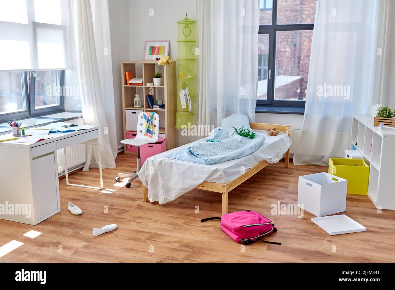 Messy house kids hi-res stock photography and images - Alamy