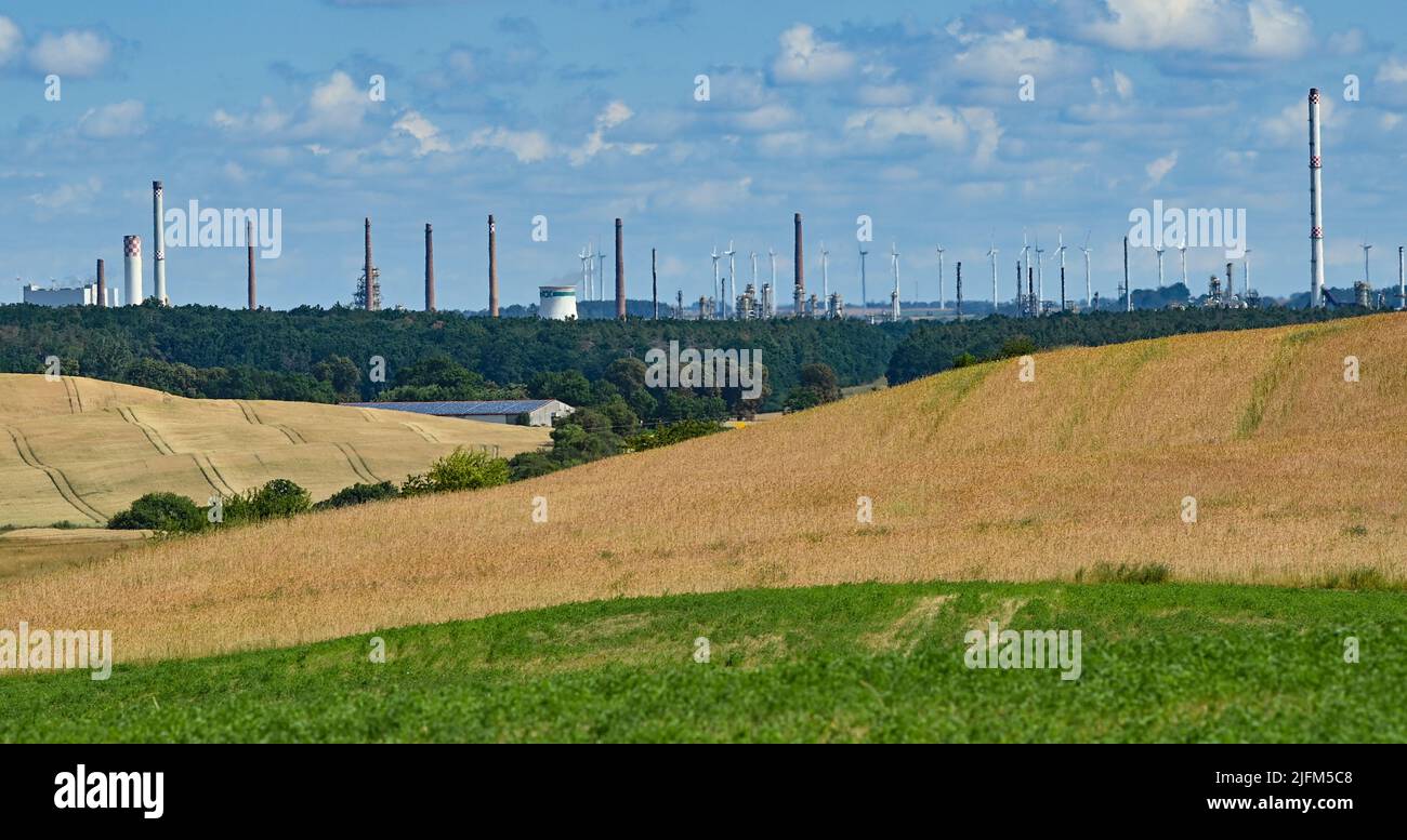 Pck refinery smokestacks hi-res stock photography and images - Alamy
