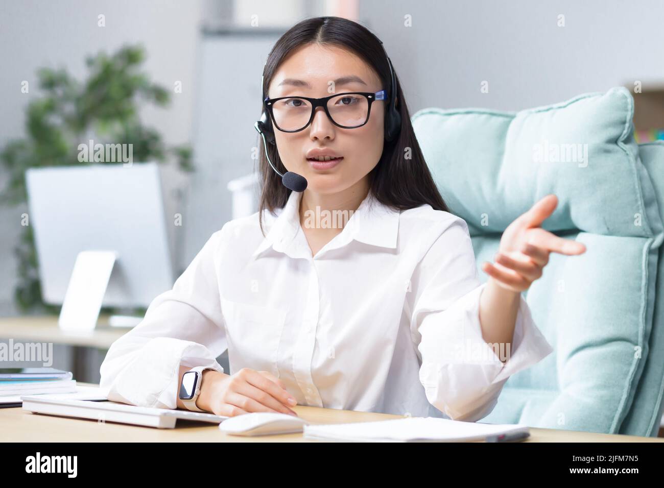 Video chat customers young woman hi-res stock photography and images ...